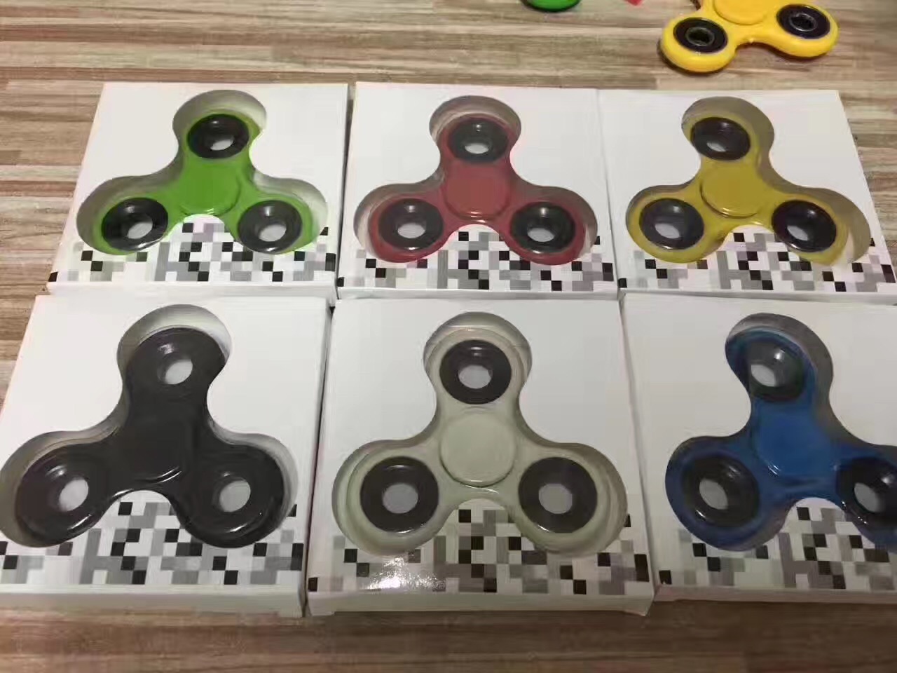 Triangle Hand Spinner Finger Gyro Focus Fidget Finger Spinner For ...